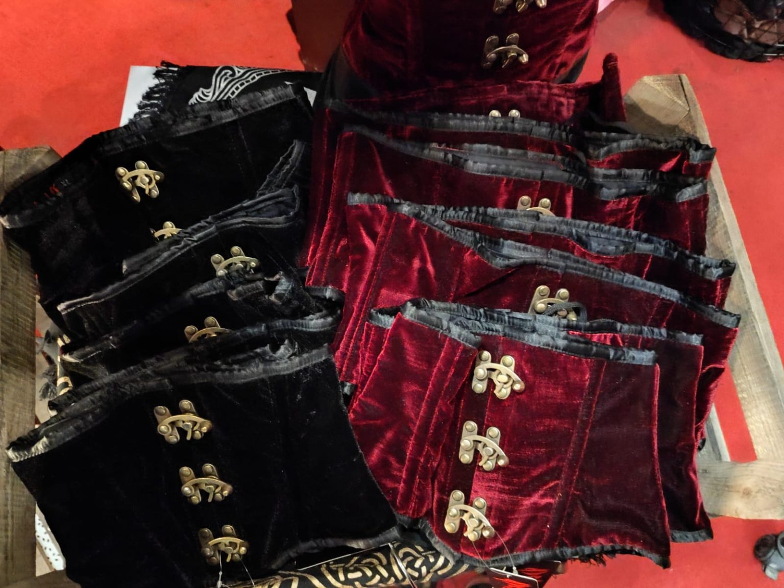 ADERLASS – Gothic Fashion & Boots
